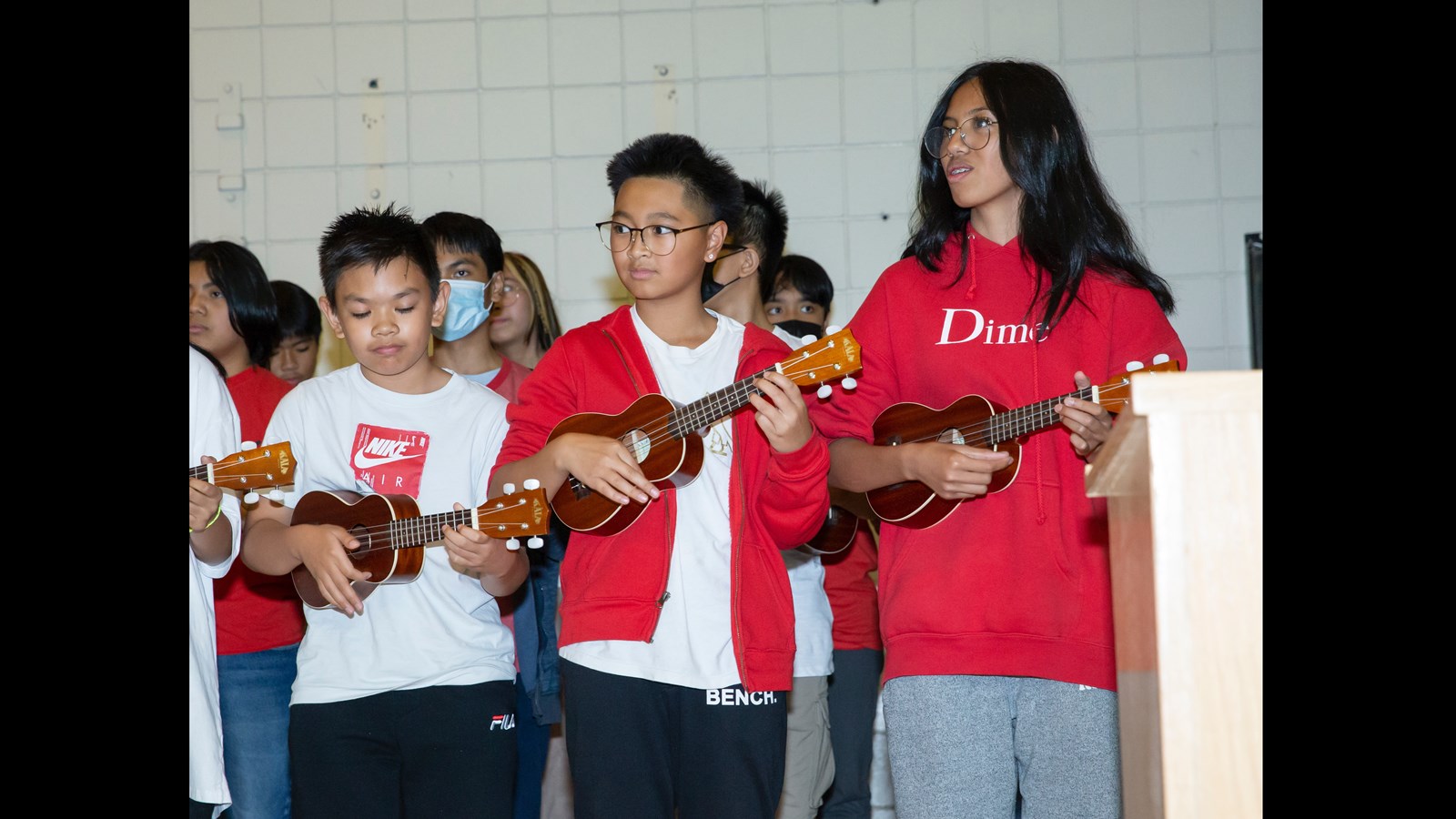Stanley Knowles welcomes new Canadians