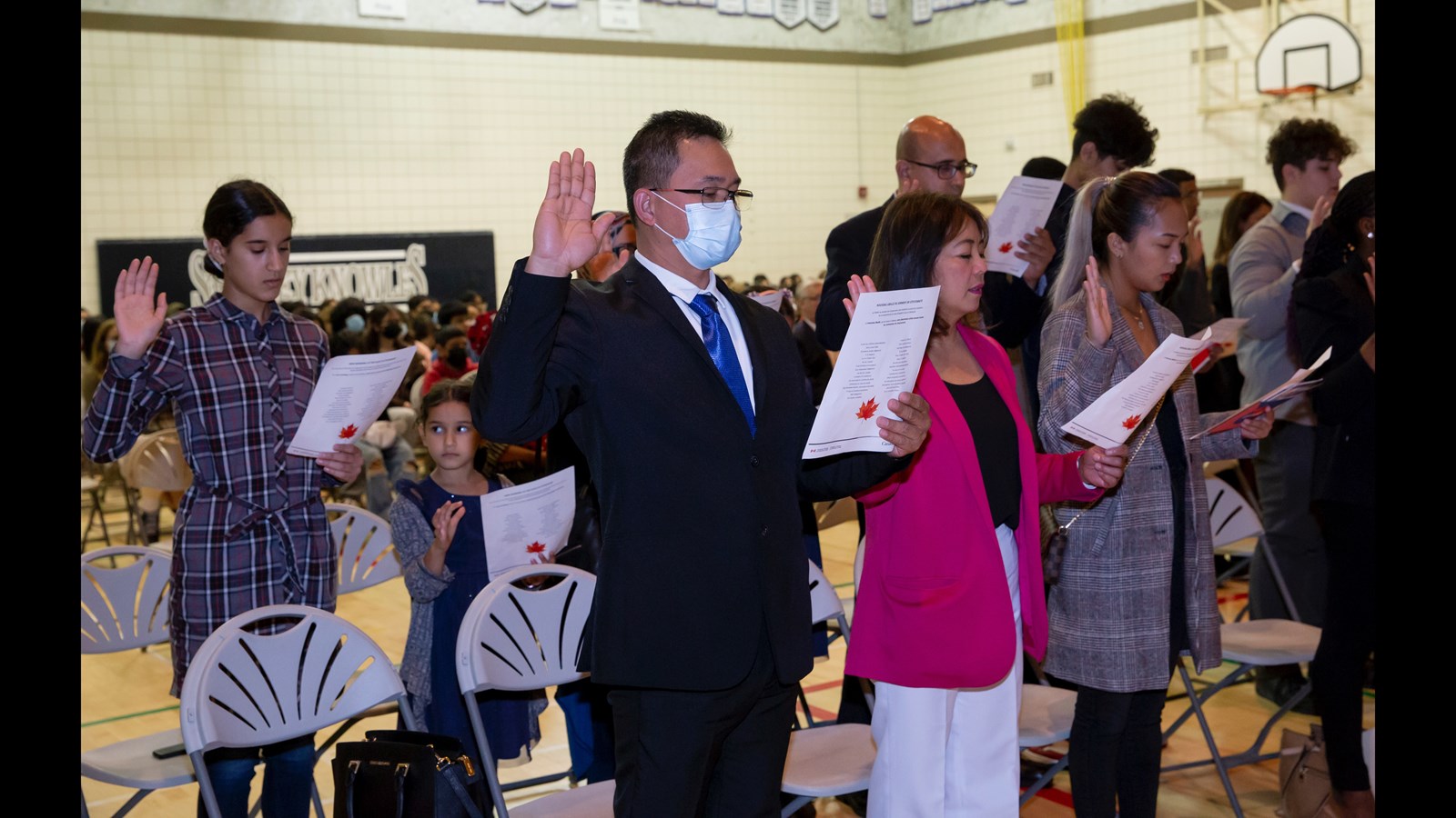 Stanley Knowles welcomes new Canadians